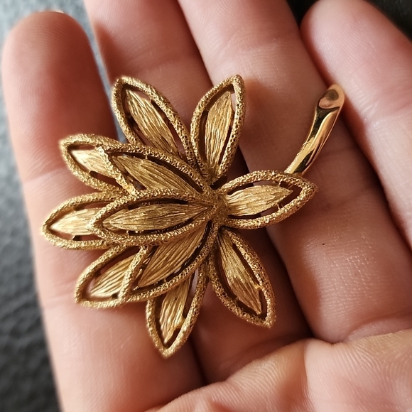 Avon | Jewelry | Vtg Avon Brooch | Poshmark